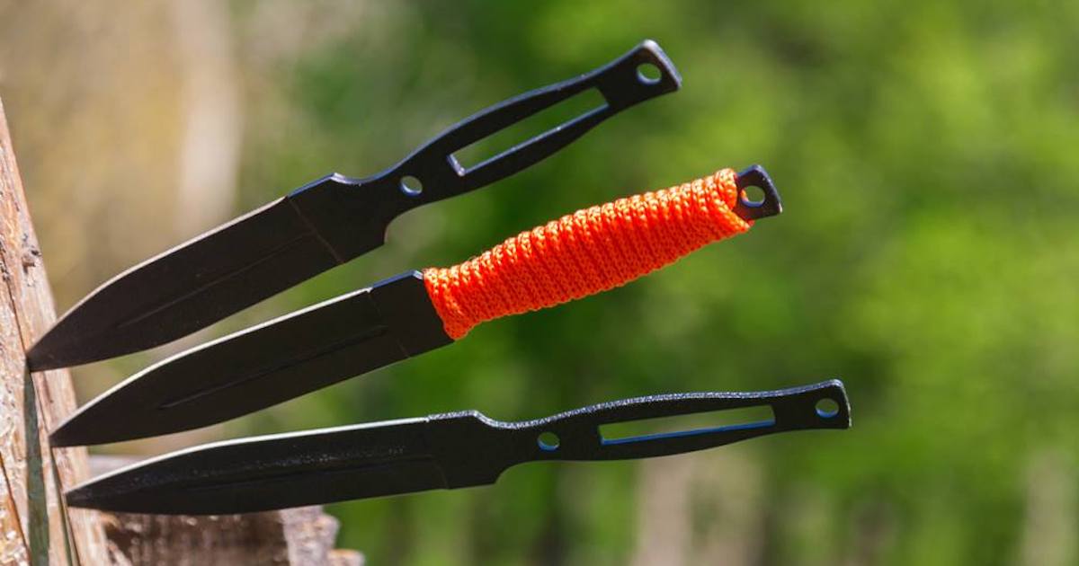 Catch the Flying Daggers